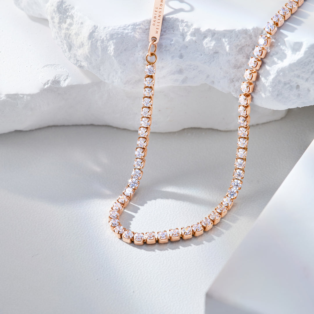 Necklaces - for women in silver and rose gold | DW